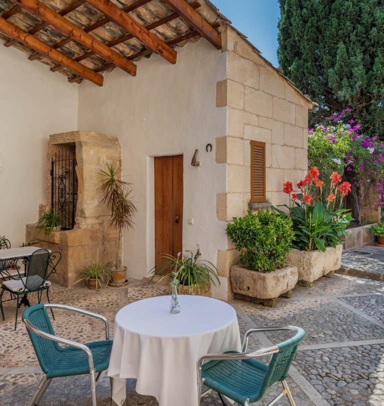 Can Tem Hotel | Contact Us